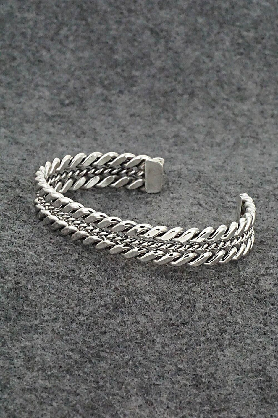 Authentic Native American jewelry, carvings, rugs and pottery – High ...